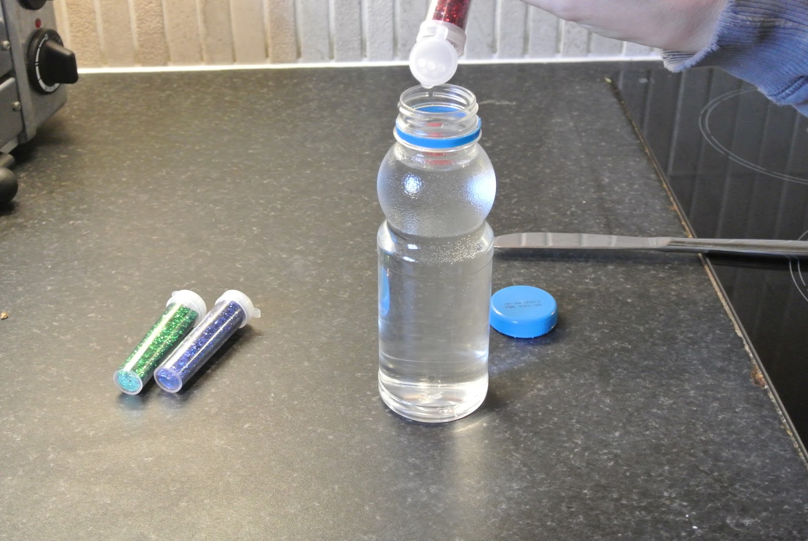 The Baby Box Company: Homemade sensory baby shaker toys