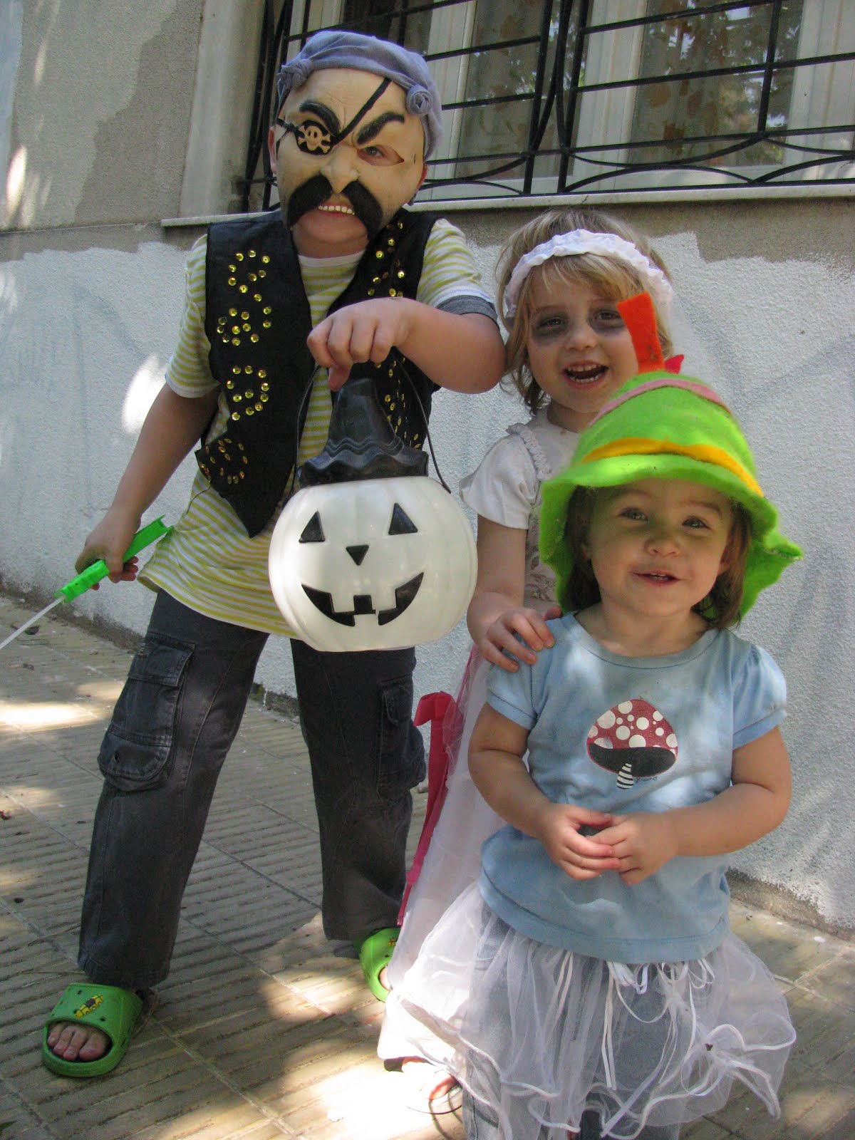 CRIANDO CON AMOR: Noche de brujas... y brujitos...