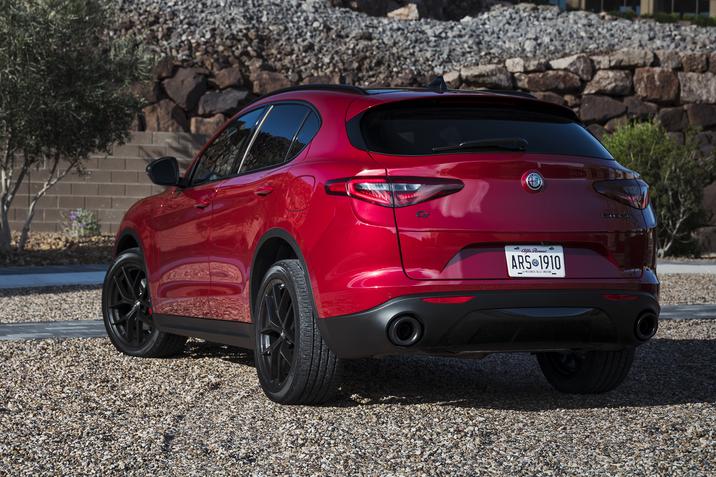 Alfa Romeo Giulia e Stelvio Nero Edizione Package