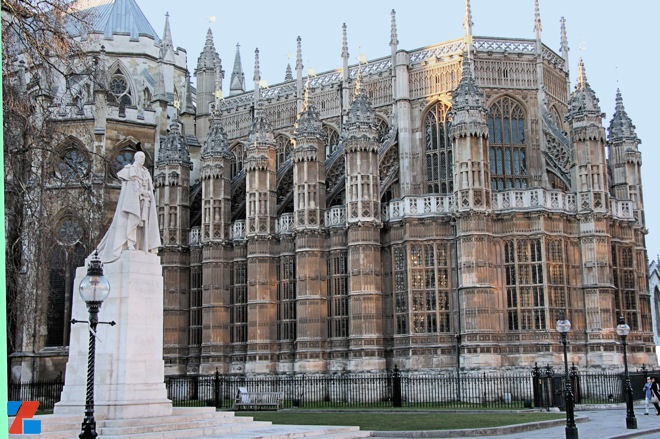 Phong cách kiến trúc Gothic là gì? | iZdesigner - Thư Viện Đồ Họa Và Ý ...