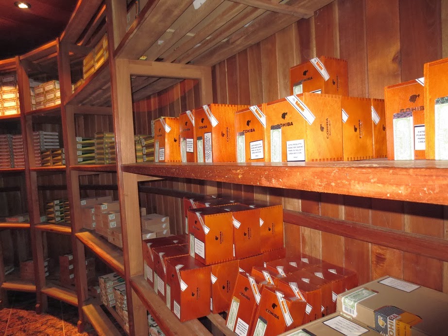 Cuban Cigars, Culture & Lifestyle: 5ta Y 16 LCDH & Carlos Robaina ...