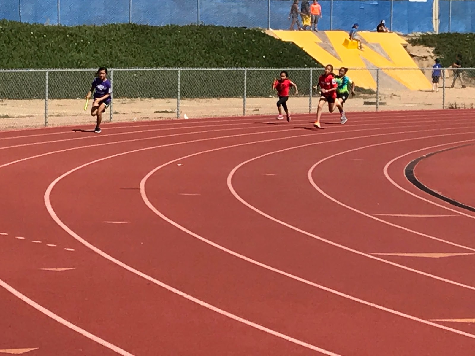 Brigitte's Life: Edison track team! エディソン陸上部☆彡