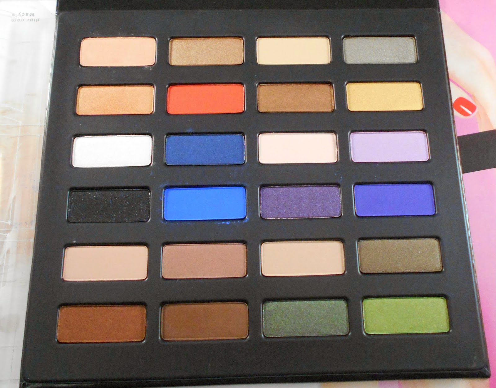 Makeup, Fashion & Royalty: Review: Kat Von D Star Studded Eyeshadow Book!