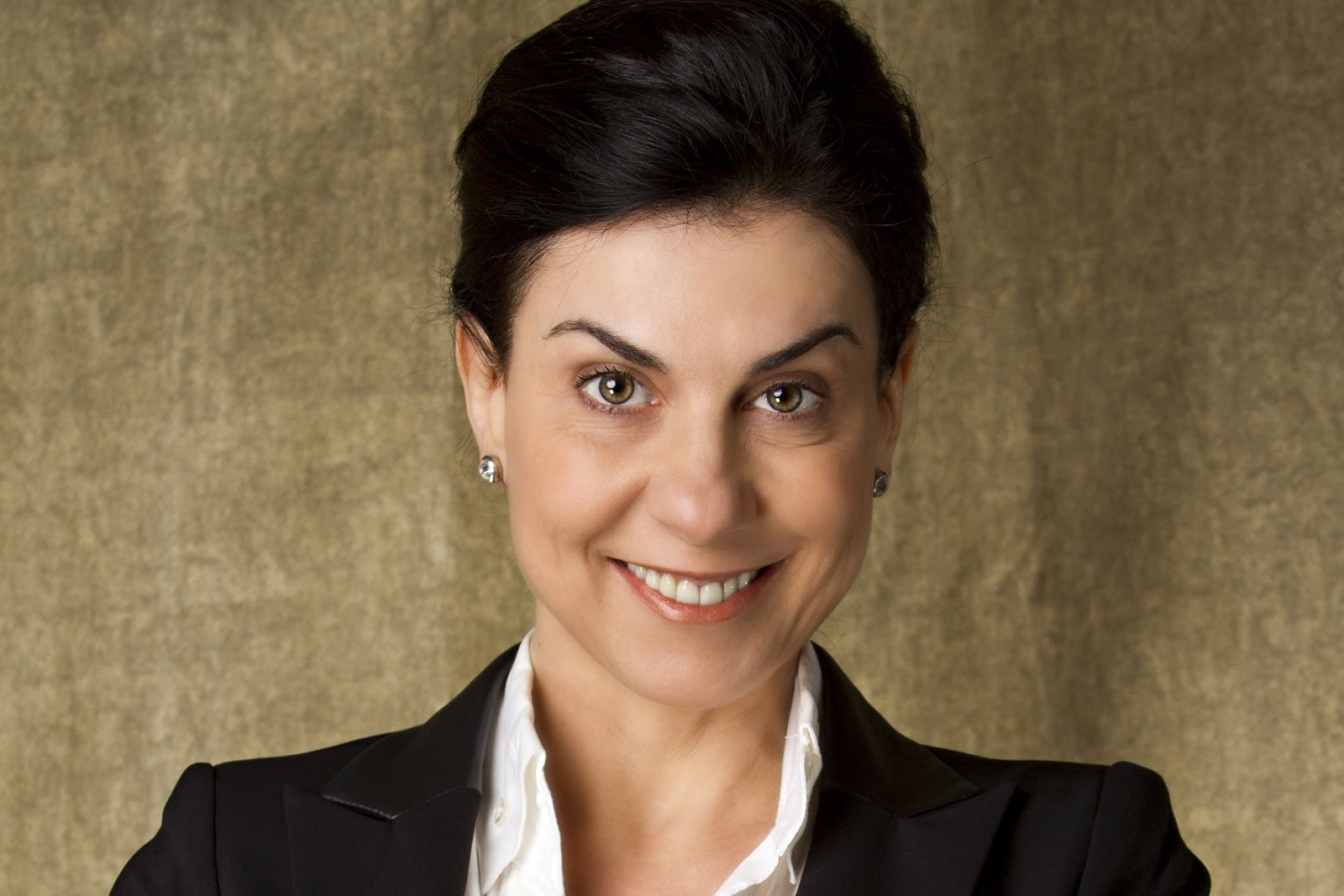 Carinha de Anjo: Angela Dippe comemora aniversário neste sábado (10)