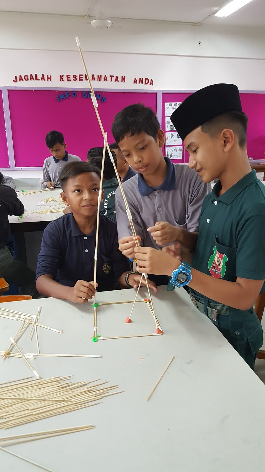 Kelab STEM (Science Technology Engineering & Mathematics) : September 2018