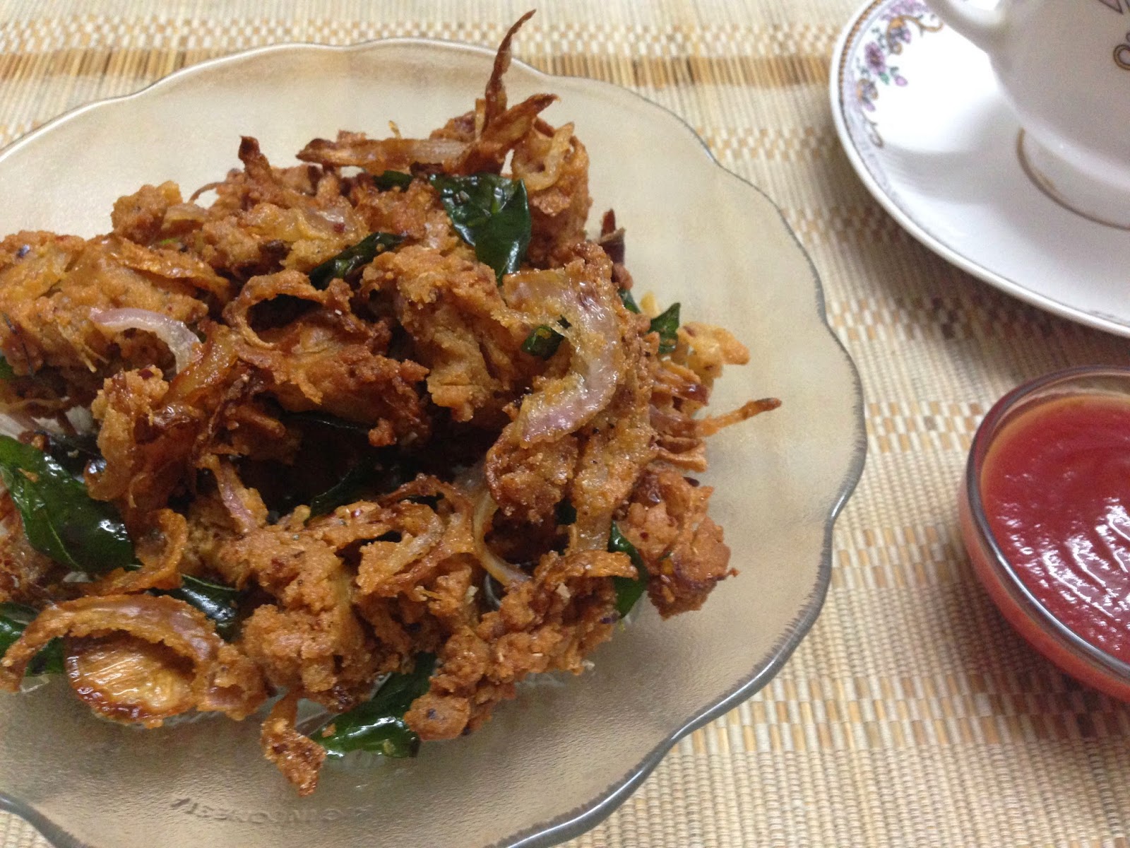 kumari' s kitchen: DRY ONION PAKODA...