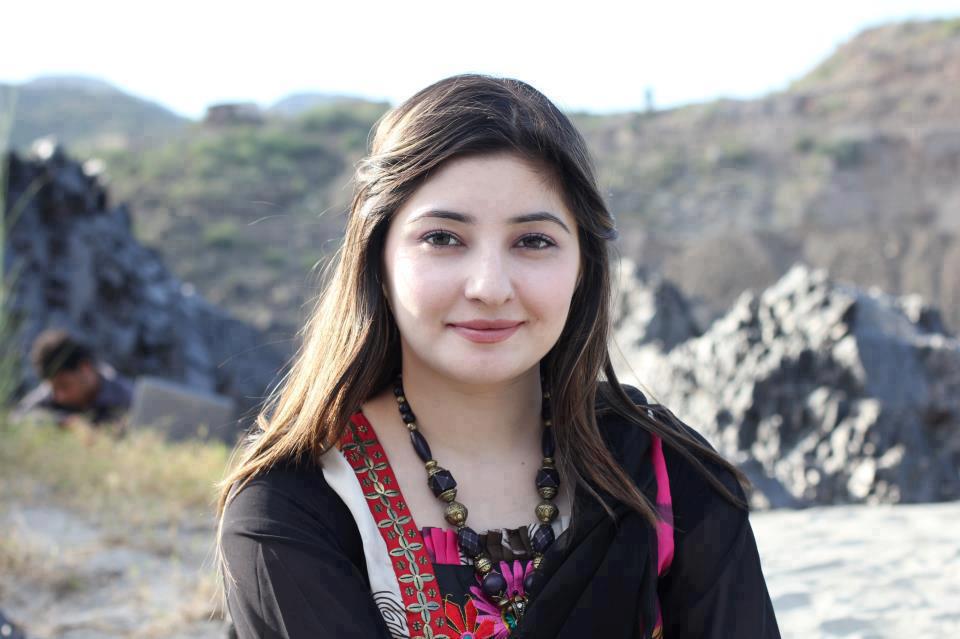 Gul Panra Pictures(Photos) 2012 & Short Biography - Sweetny Portal