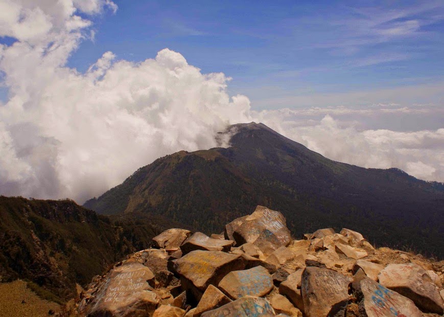 Menaklukkan Mistisnya Gunung Arjuno dan Welirang - Jelajah Nusantara
