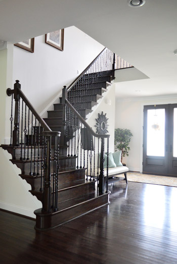 35 Model Tangga Minimalis Bentuk L, Praktis & Modern - Rumahku Unik