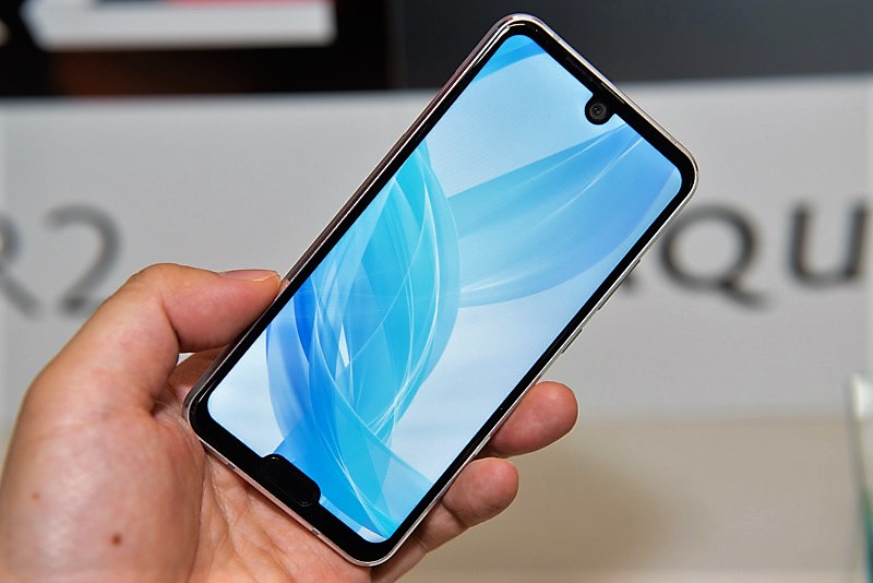 Sharp AQUOS R2 Compact Coming with dual notches announced