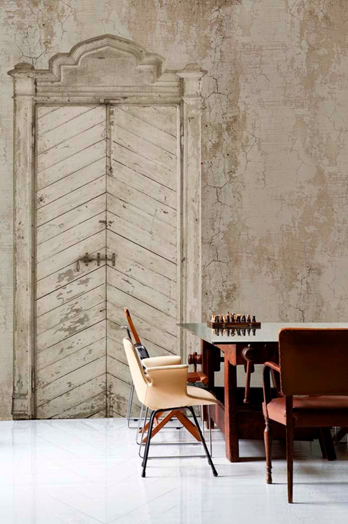 Keltainen talo rannalla: Modernia, valkoista ja tapetteja