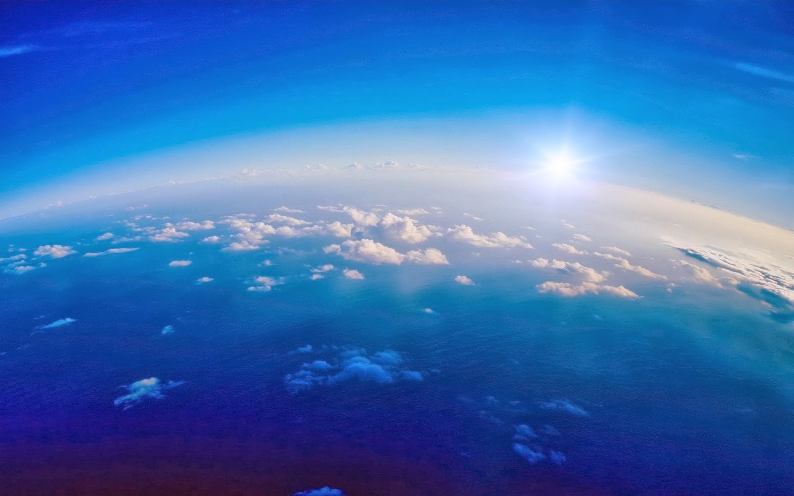 Luchtfoto met wolken en zon
