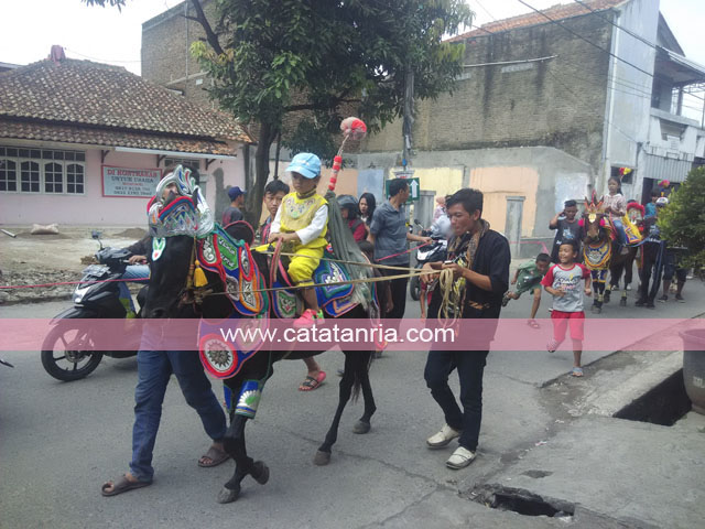 Catatan Ria: Kesenian Benjang Khas Ujung Berung Bandung