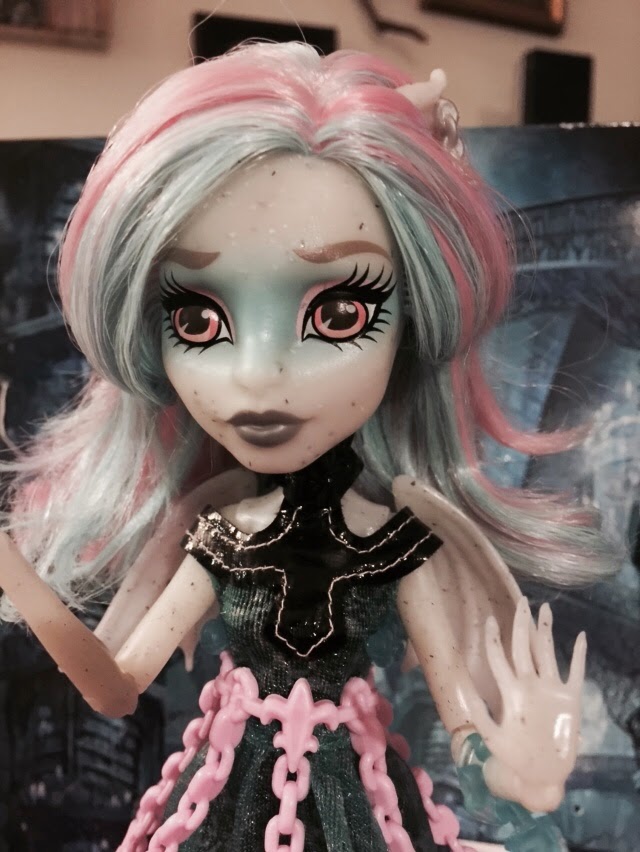 Monster High-Pretty : Fotos Caseras de Rochelle Goyle Haunted