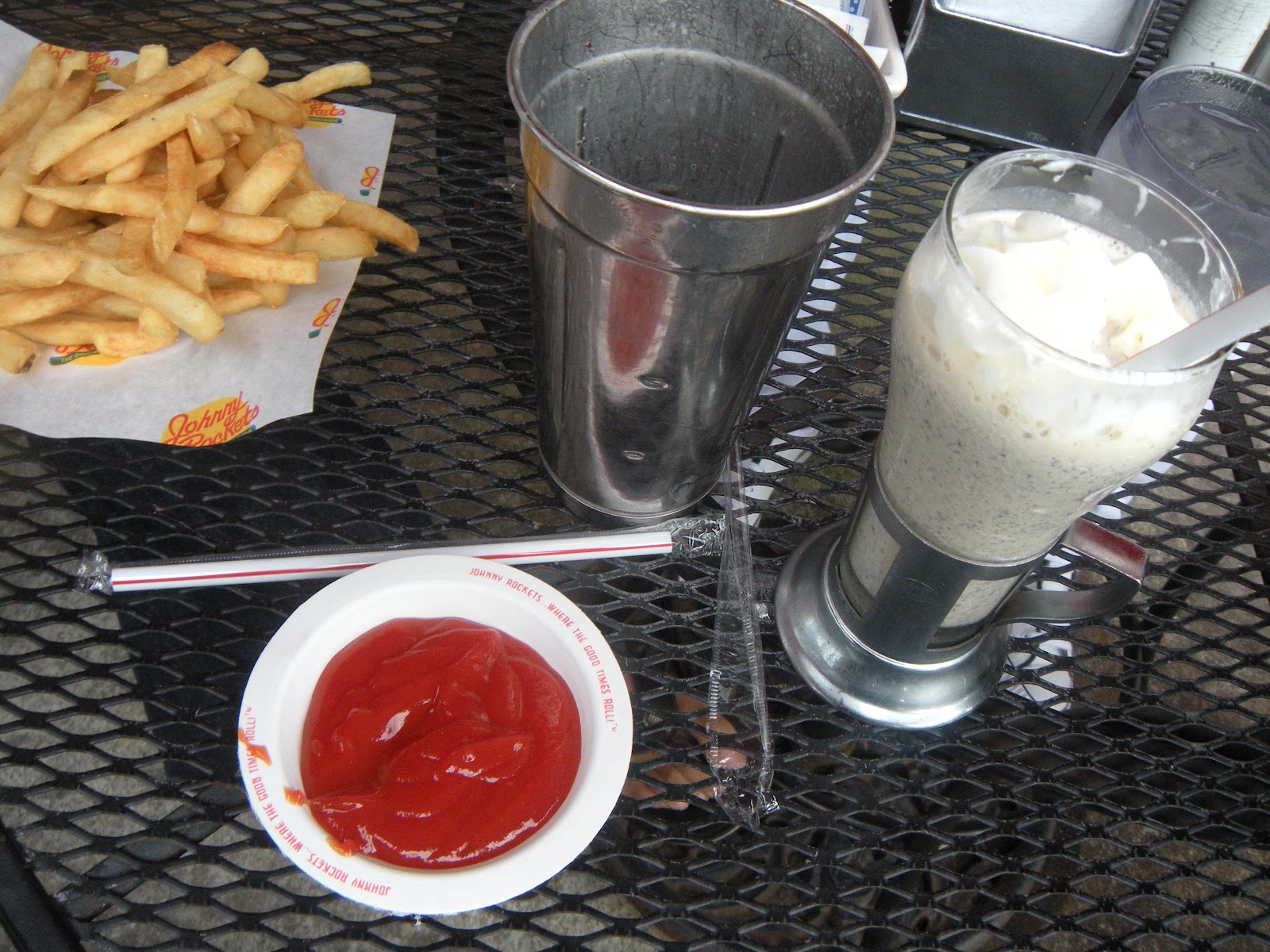emaginë: THE REVIEW: JOHNNY ROCKETS