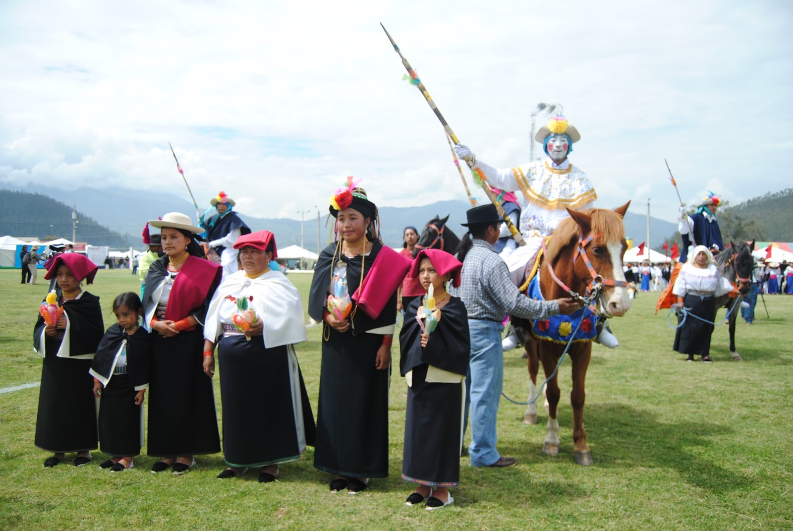 somosdelmismobarro: LA FIESTA DEL PAWKAR RAYMI EMPEZÓ EN PEGUCHE