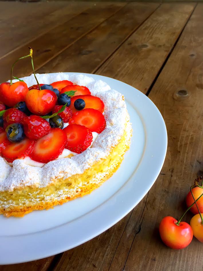 La Fabrique Gourmande: Dacquoise Coco aux Fruits Rouges et sa Chantilly ...