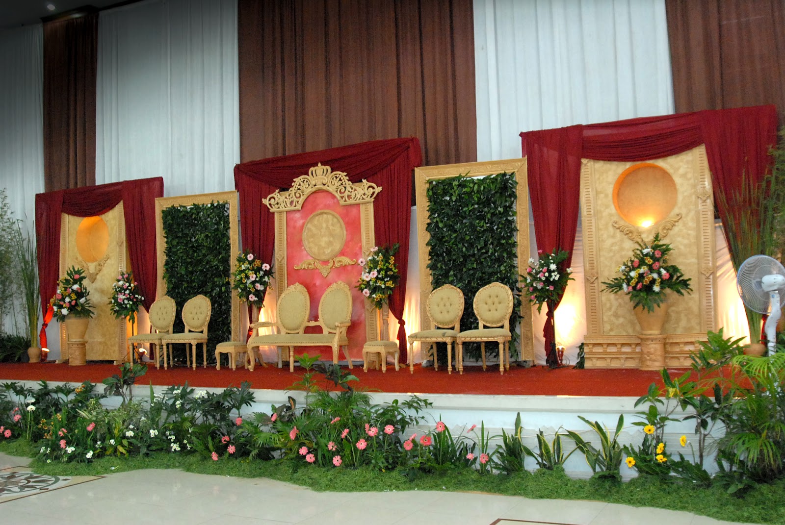 BUNGA DEKOR: DEKORASI MOTIF MODERN DI GEDUNG