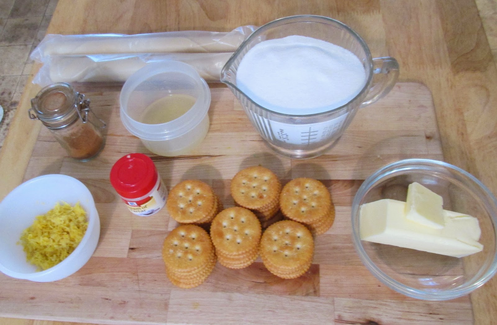 Mystery Lovers' Kitchen: Ritz Cracker Mock Apple Pie