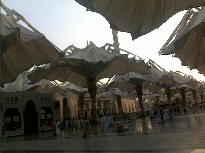 umbrella opening view in madina