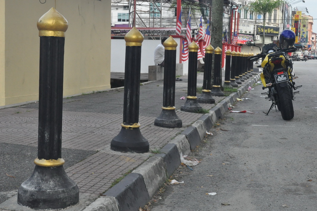 OSH The Journey: Penghadang Jalan memisahkan penjalan kaki dan pengguna ...