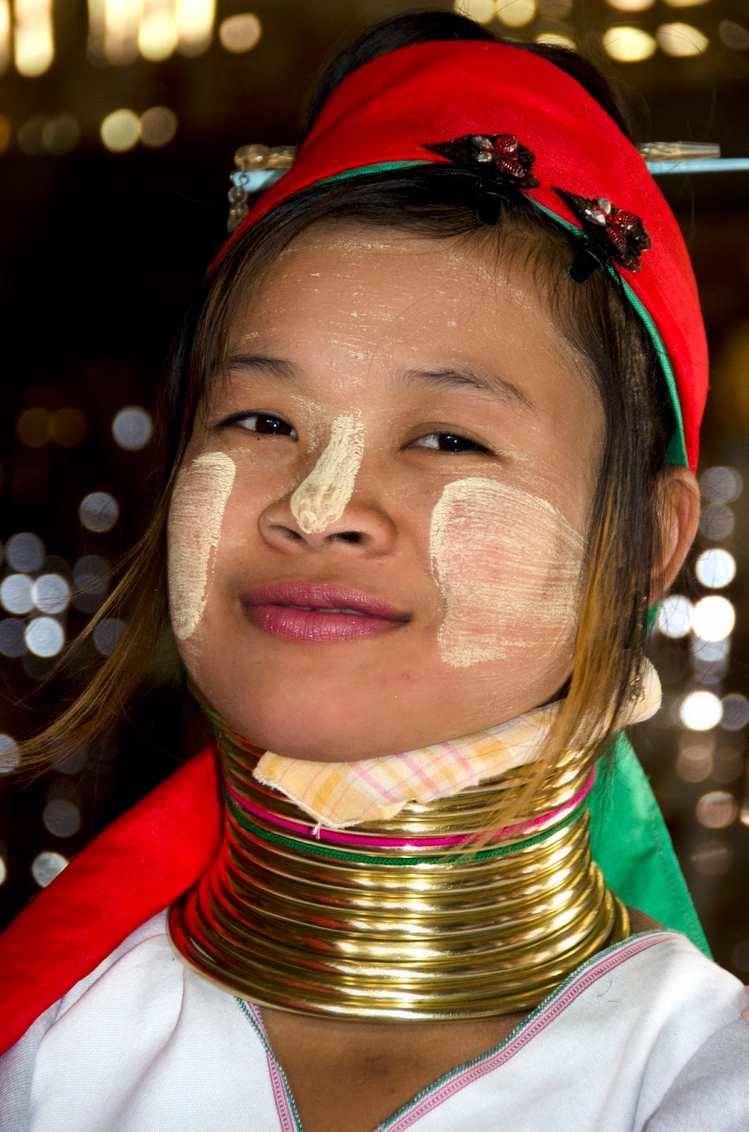 Travels: Day #11 Leg Rowing, Long Neck Women & Floating Gardens