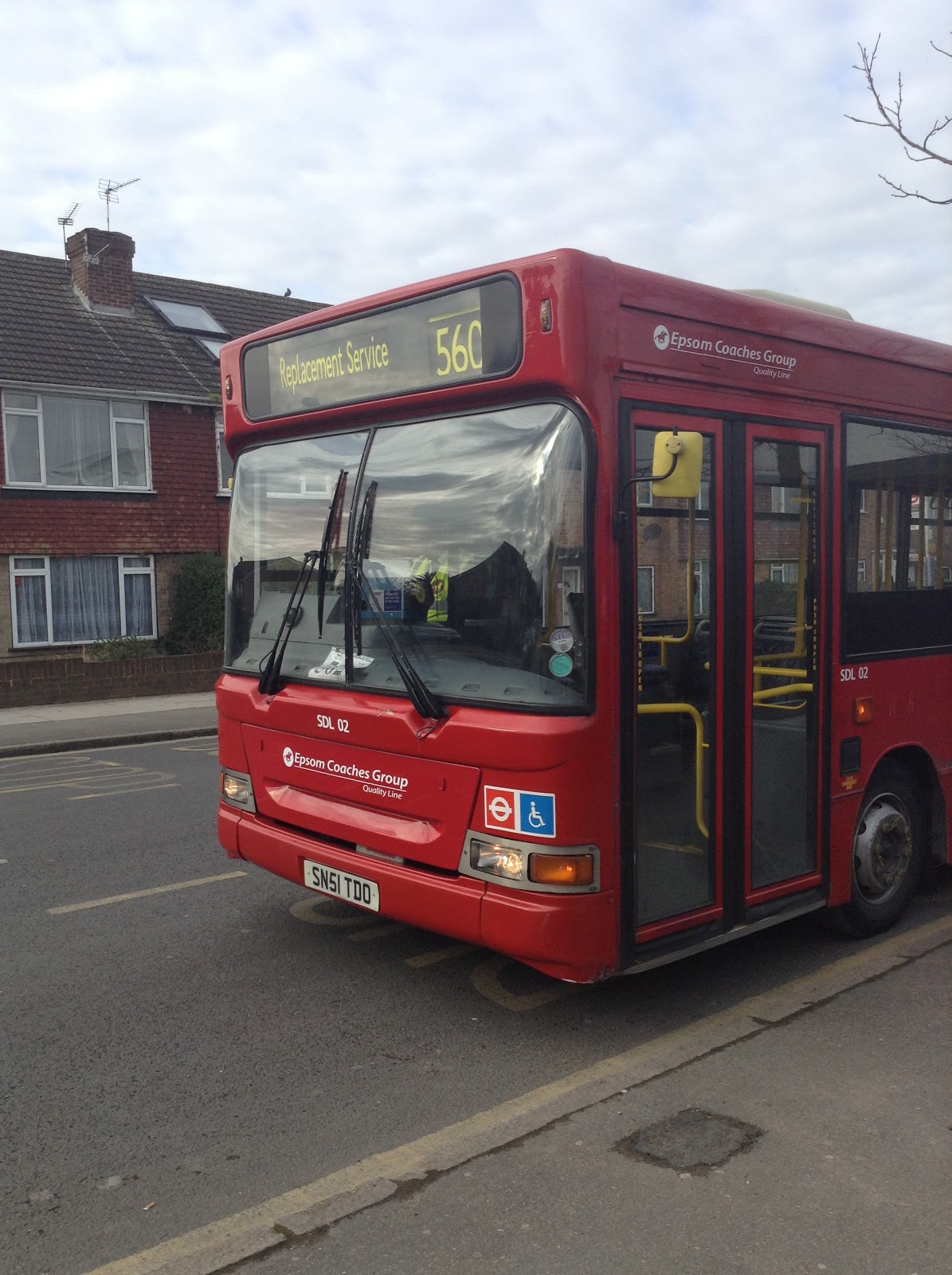 London Bus Scene: Routes 560 and 518