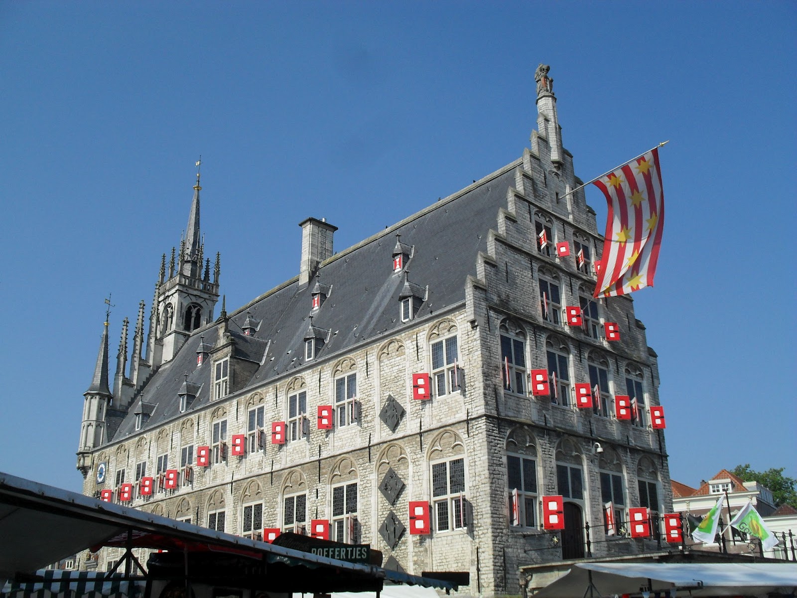 Escapade néerlandaise: L'hôtel de ville de Gouda