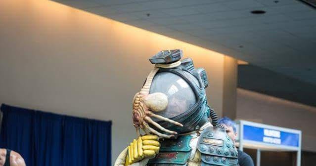 JIMSMASH ! ! !: TUESDAY COSPLAY: FACEHUGGER NOSTROMO SPACE SUIT