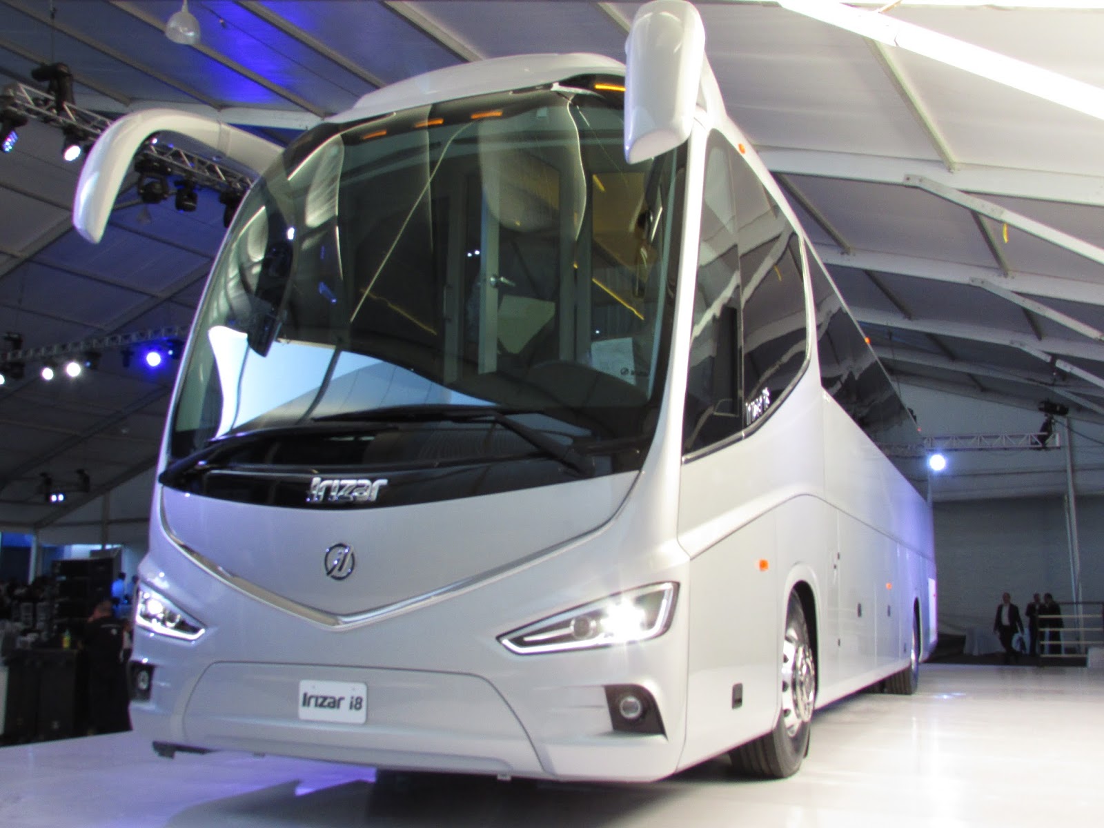 Irizar presento su autobús de lujo, el i8