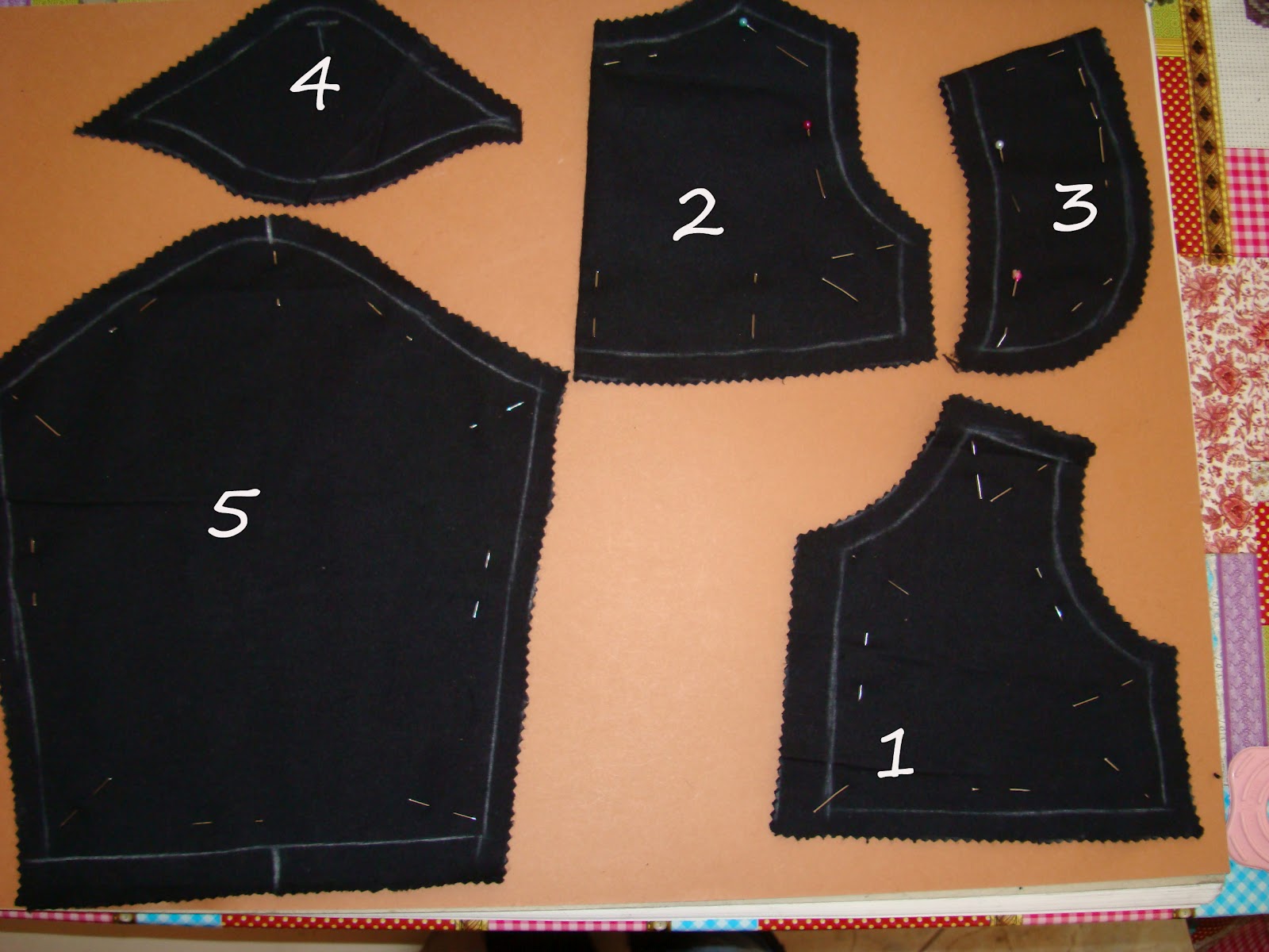 House of Estrela: Tutorial: Baby's Ant Costume, Part I Body