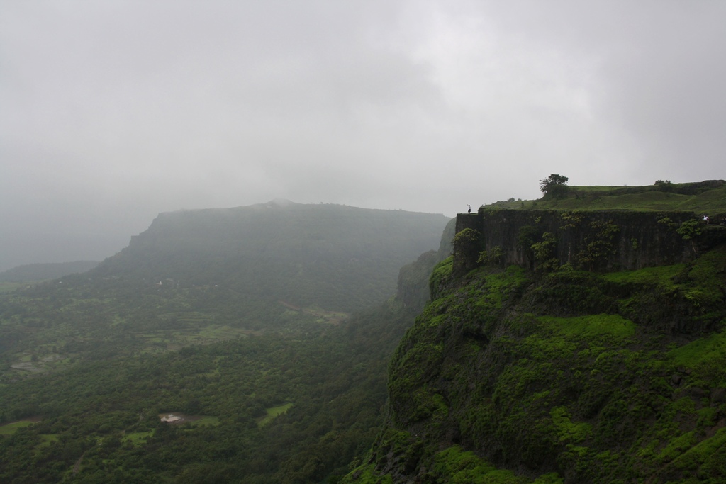To Infinity And Beyond: Monsoon Magic: Visapur Fort