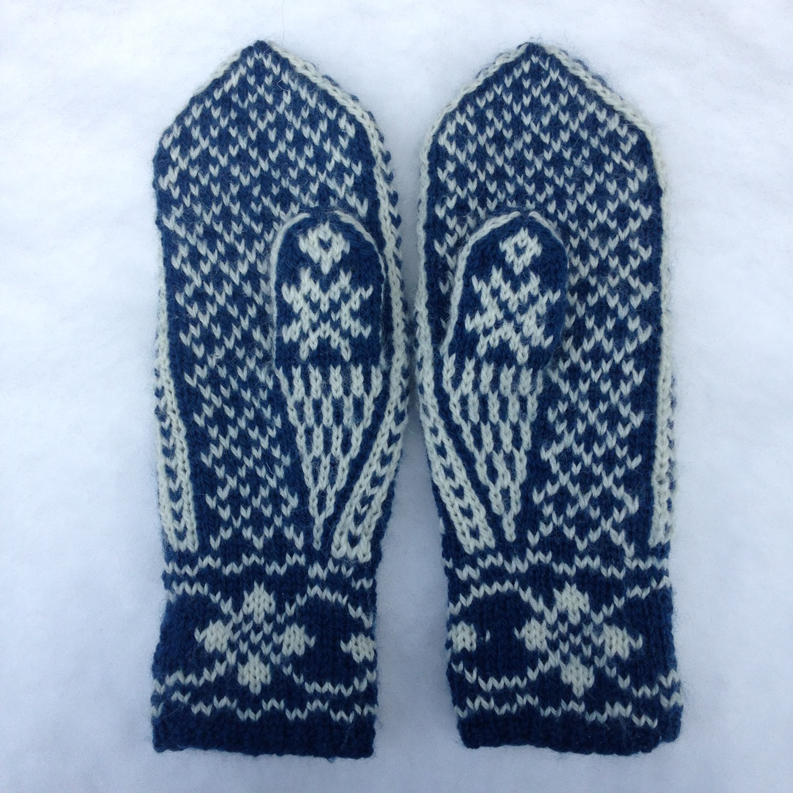 Vikki Bird Designs: FO Friday: Selbu Mittens