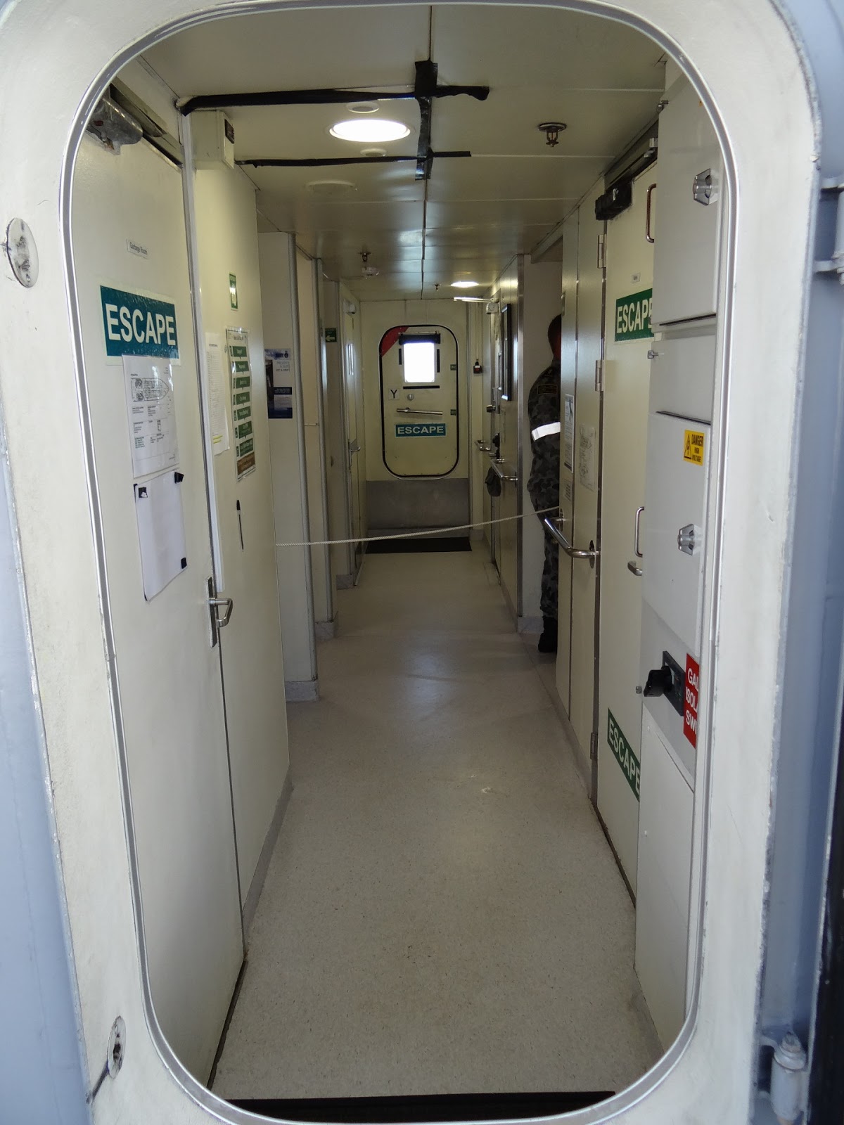 Air Queensland.blogspot: Onboard tour - Armidale class patrol boat HMAS ...