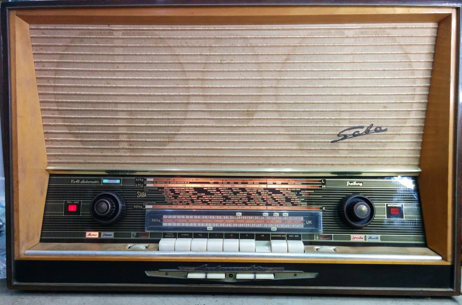 תיקון רדיו ישן I ראש אלקטרוני I הוספת FM: SABA Freiburg Automatic 100 ...