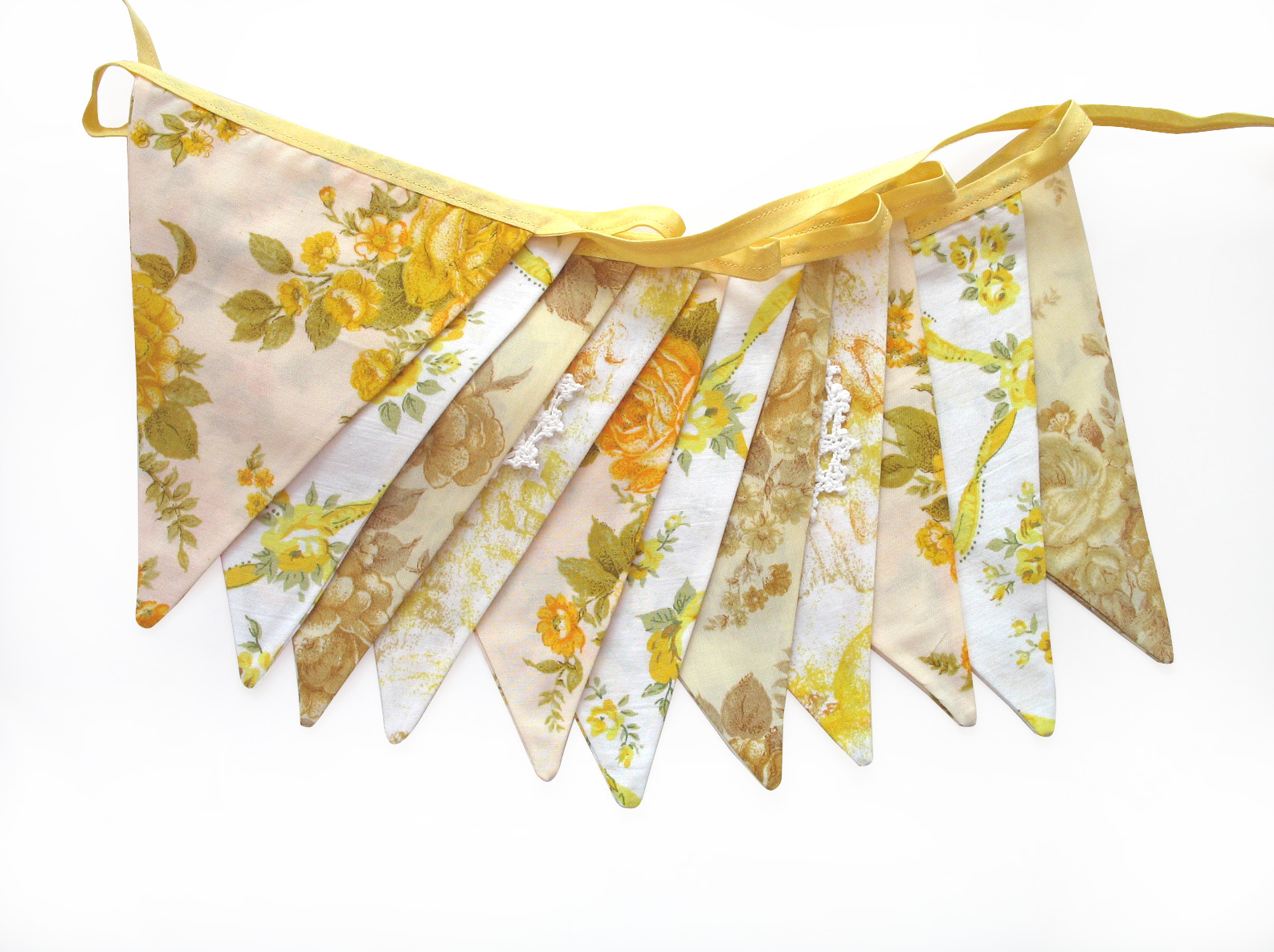 Merry-Go-Round Handmade: Mery-go-round Handmade just loves Bunting! So ...