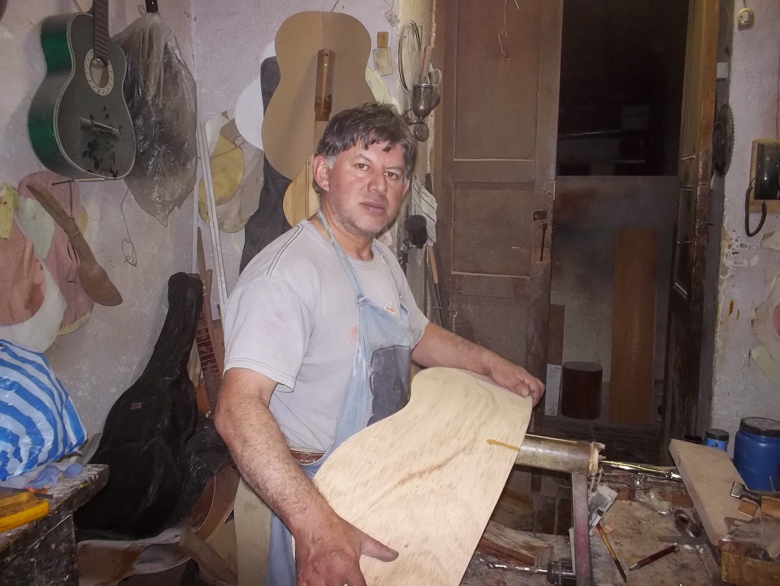 wilson castillo LUTHIER : GUITARRON