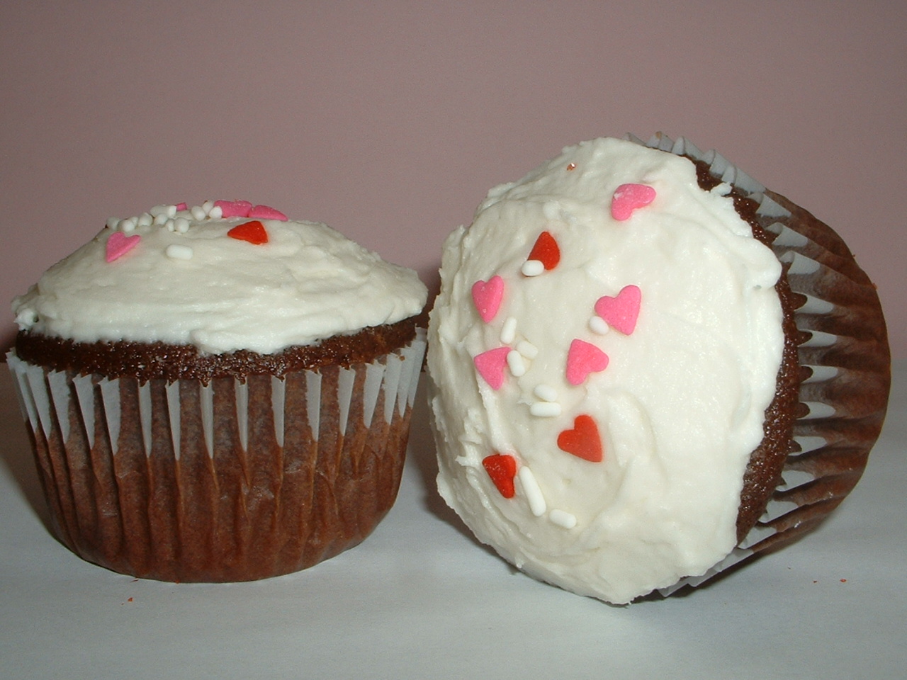 Mel's: Incredibly Moist Chocolate Cupcakes