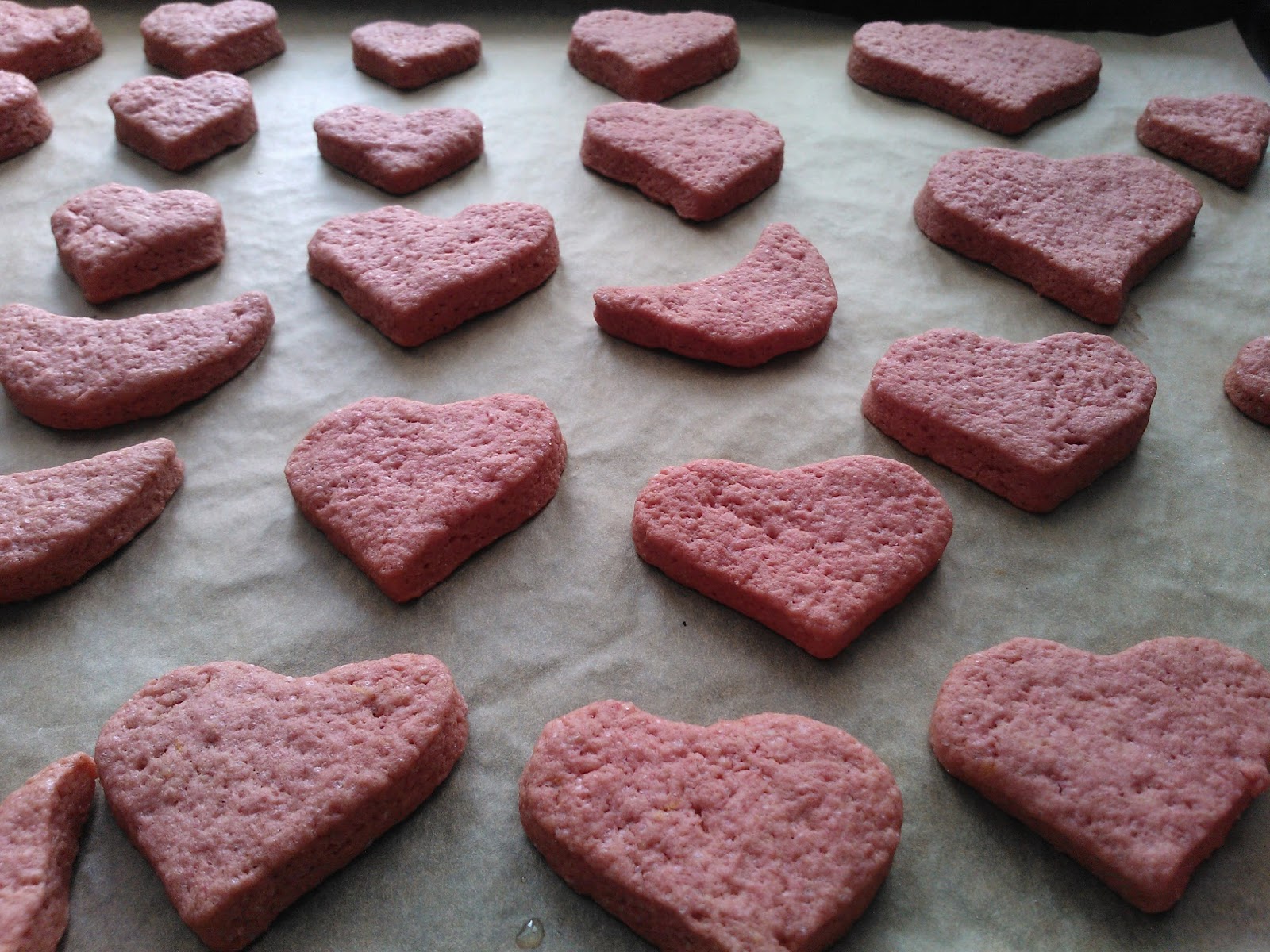 6qmglueck: Rote Herzchen-Kekse (weil die Essknete alle ist.....und es ...