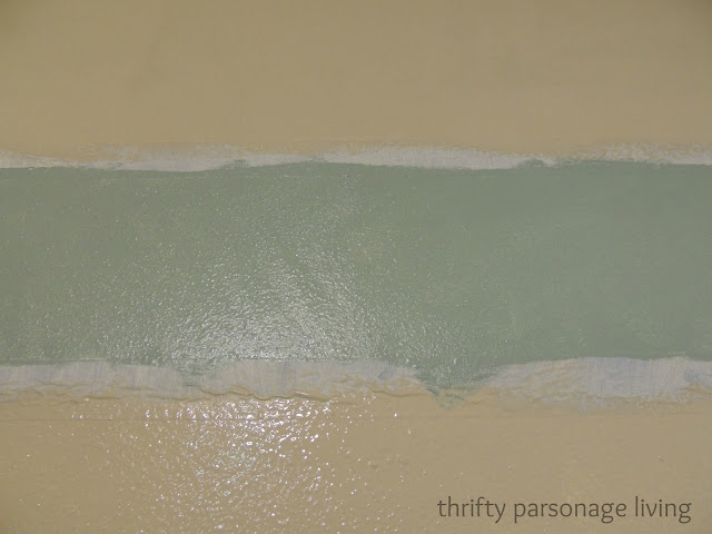 Thrifty Parsonage Living: PAINTING HORIZONTAL STRIPES ON WALLS (DIY)