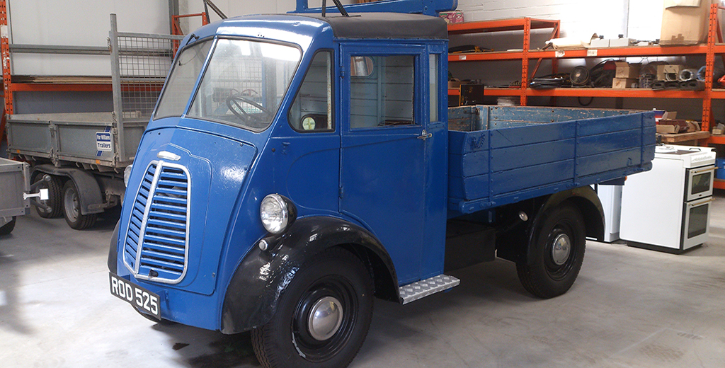 Chris O'Donoghue author: MORRIS J TYPE VAN