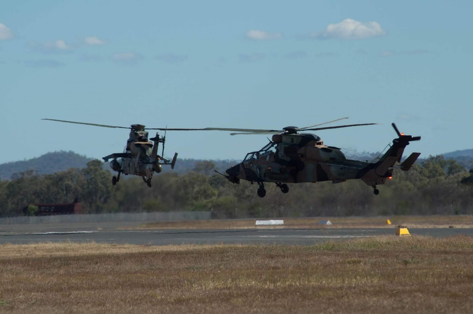 Central Queensland Plane Spotting: A Pair of Australian Army Eurocopter ...