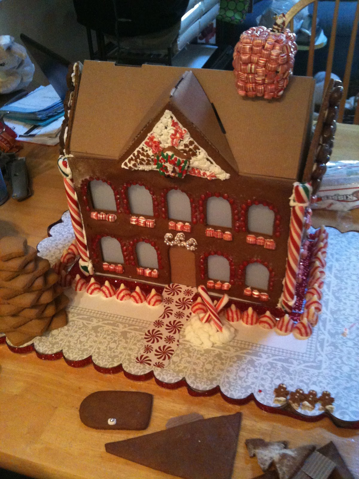 cupcakes and corks: Cupcake Candy Cabin