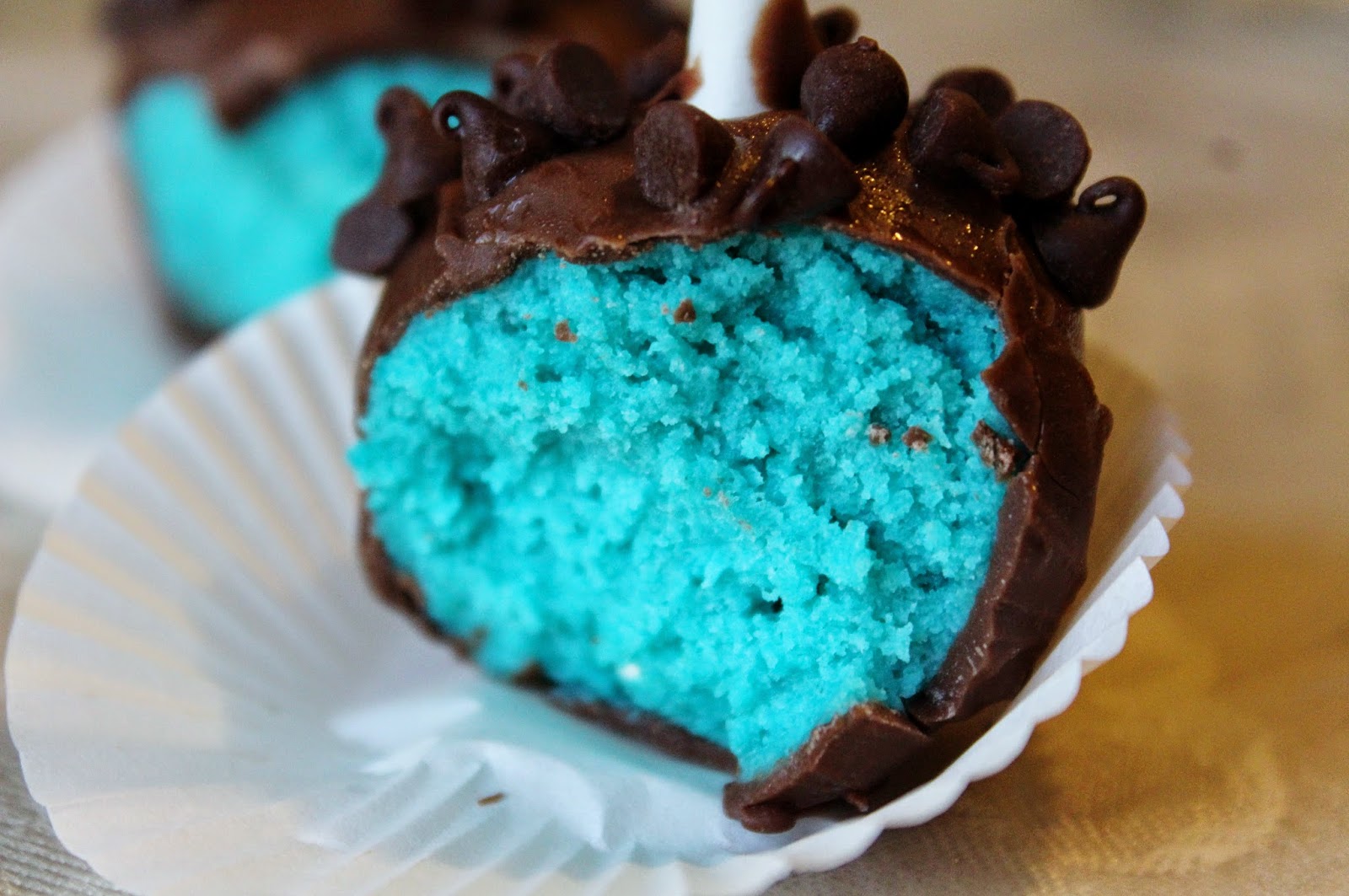 Blog as you Bake: Blue Velvet Cake Pops - Baby Shower Favors!