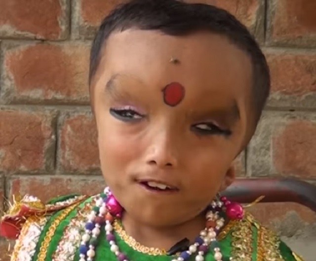 Niño indio adorado como el Dios Ganesha / Grandes enigmas y misterios ...