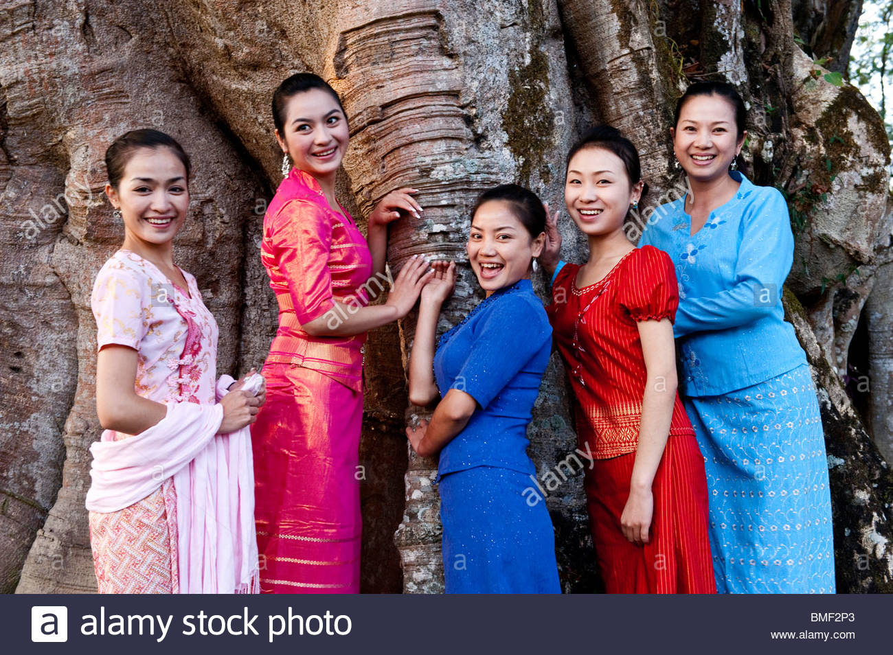 FolkCostume&Embroidery: Overview of the Costumes of the Tai Peoples, part 2