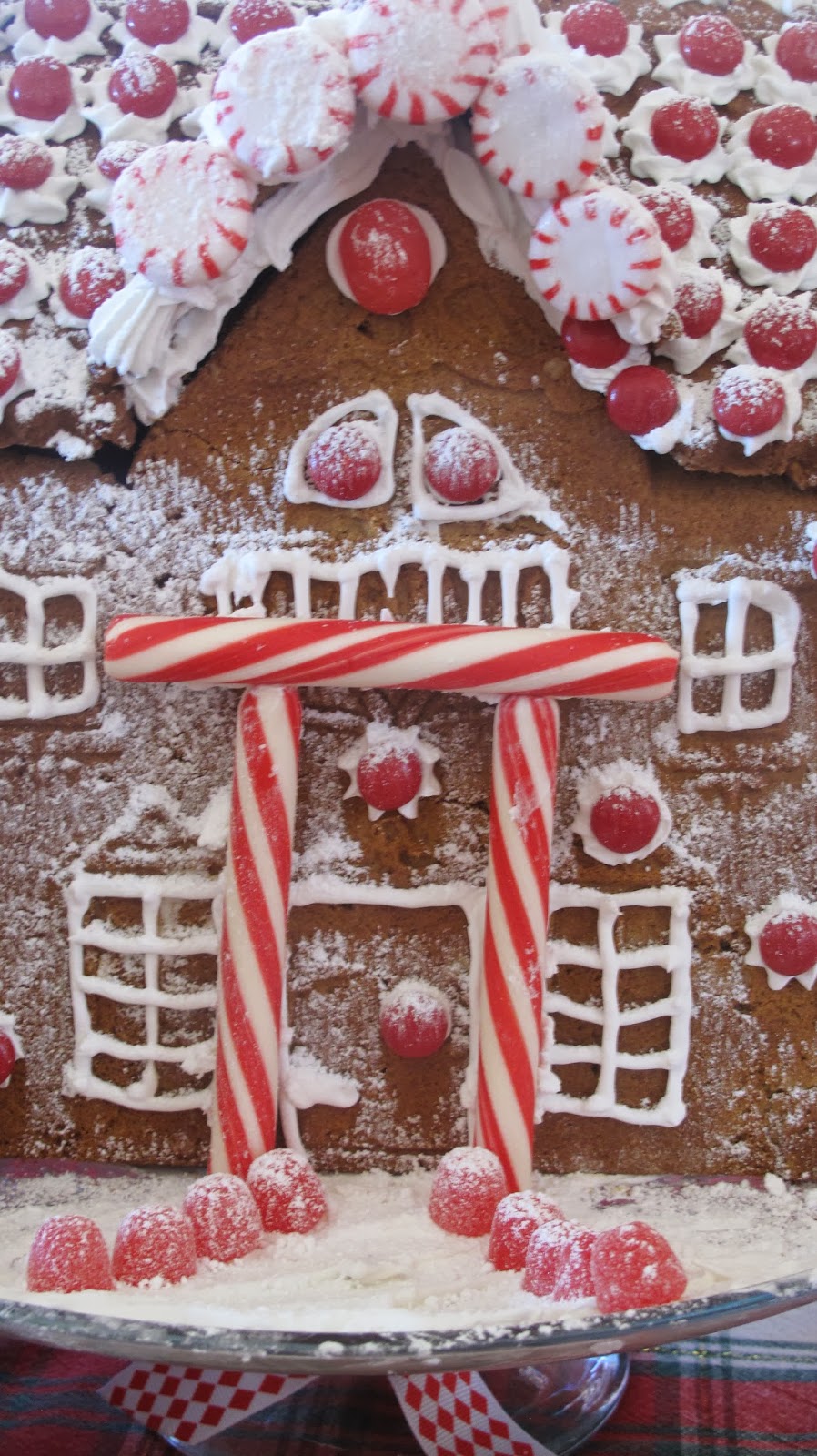 Red Couch Recipes: Gingerbread Dreams Tablescape
