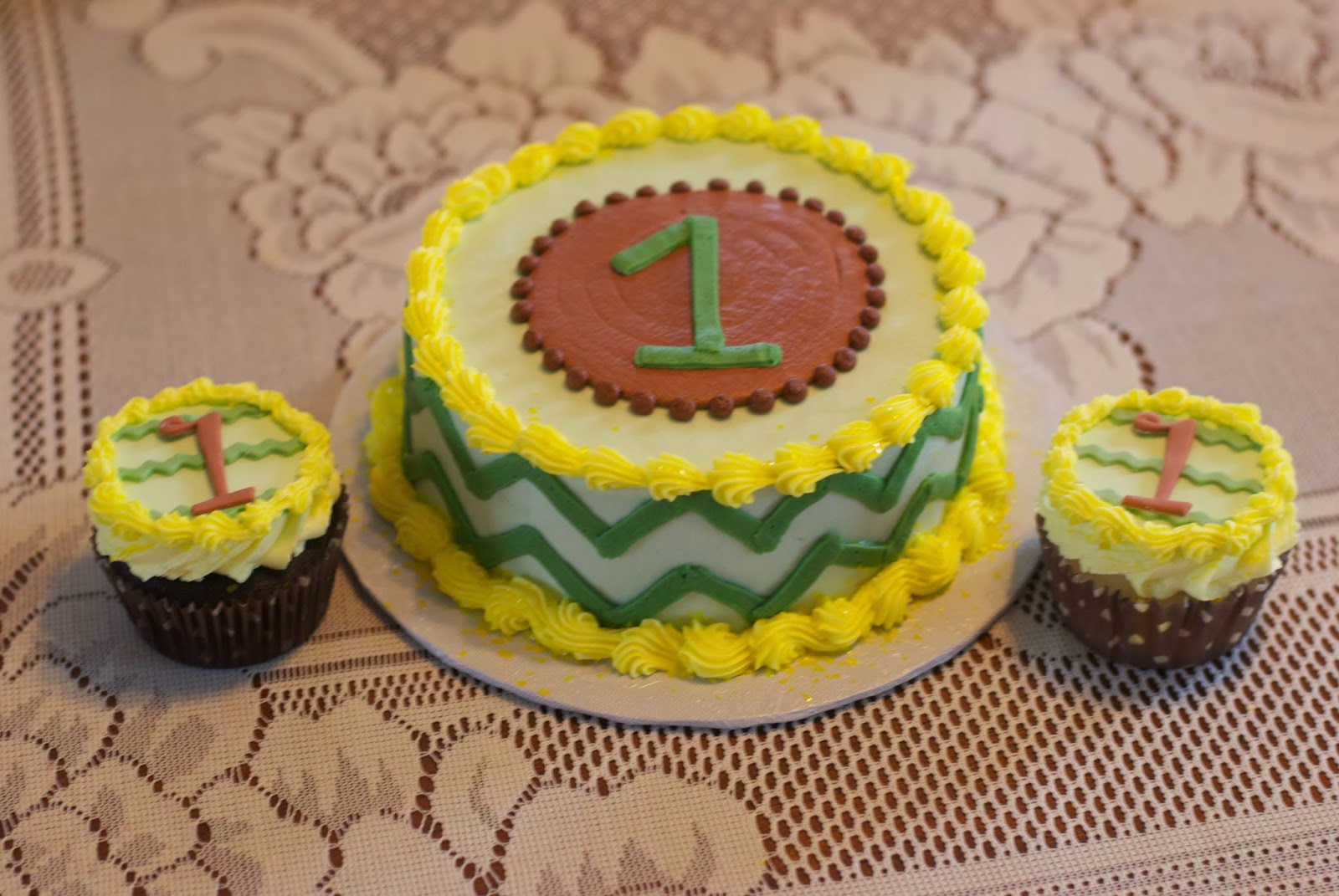 Country Cupboard Cakes: Green Chevron Smash Cake and matching cupcakes
