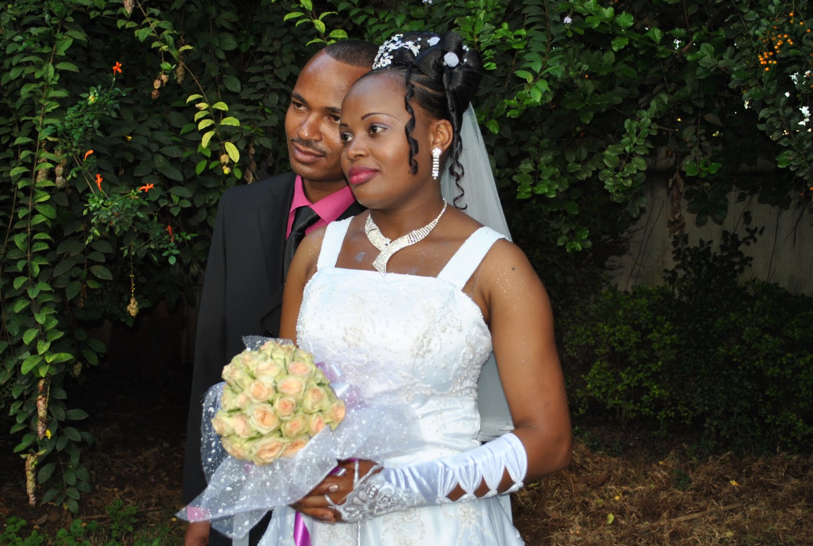 Picha na Matukio katika Sherehe Mbalimbali: Maharusi wetu, Bw. Erick na ...