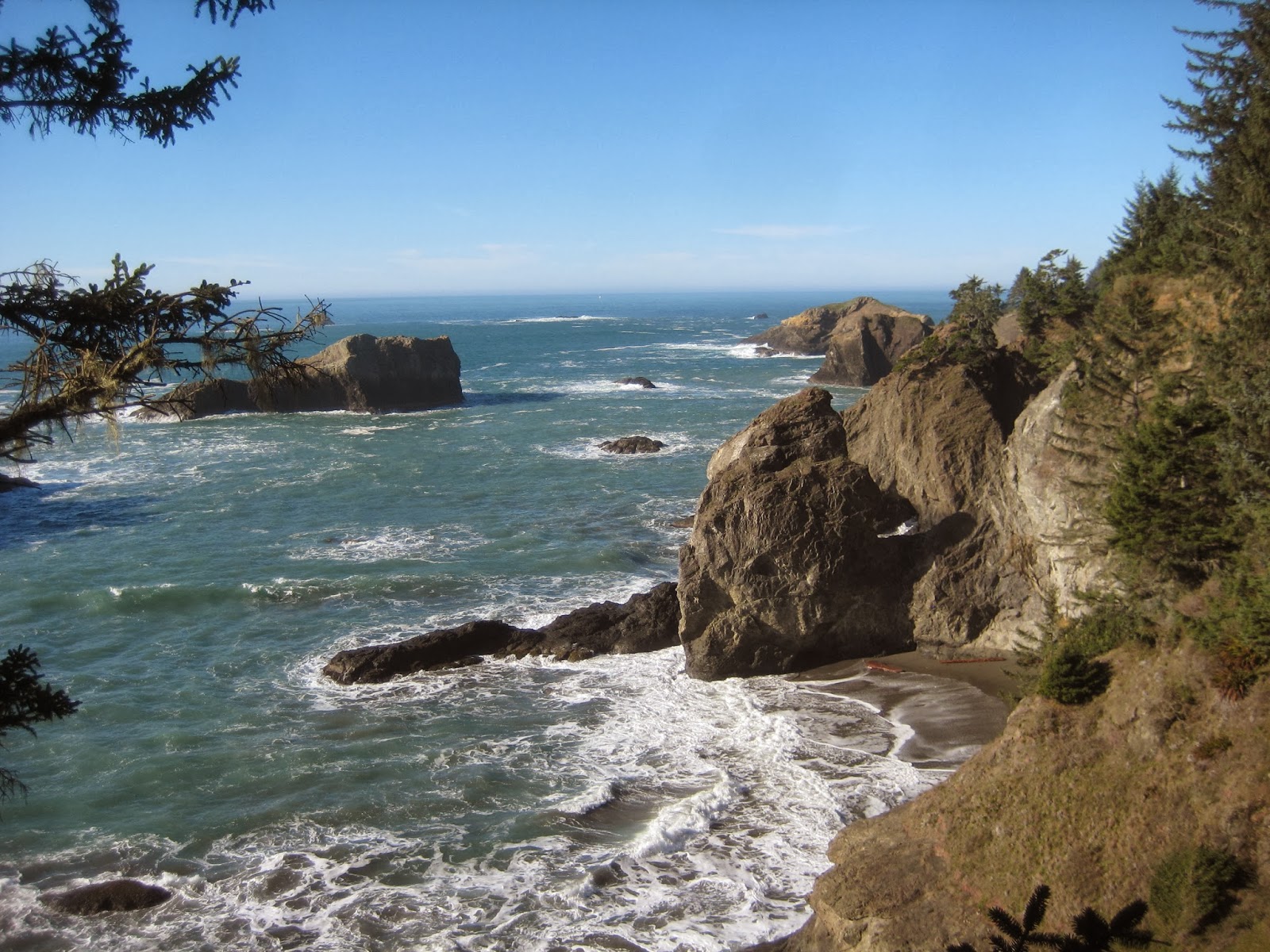 Glenn & Carol's Hiking Adventures: Harris Beach - Arch Rock - Natural ...